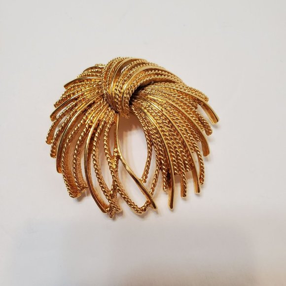 Monet | Jewelry | Vintage Monet Brooch Gold Tone Mirador Fireworks ...